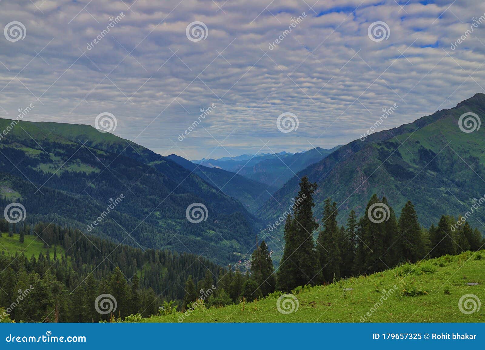View from the Top of the Bunbuni Pass, Himachal Pradesh India Stock ...