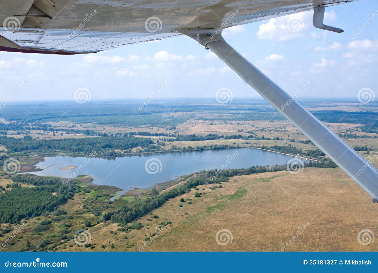 View under airplane wing stock image. Image of aerial - 35181327