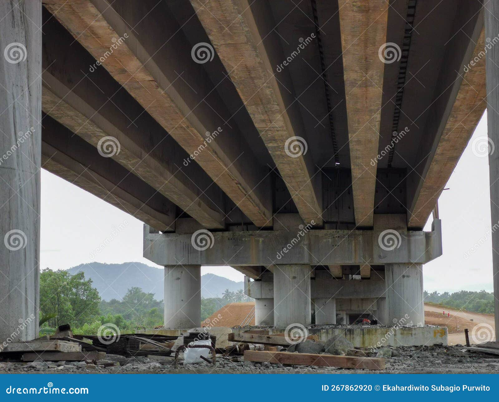 Precast Segmental Assembly Box Girder Formwork On Elevated Expressway ...