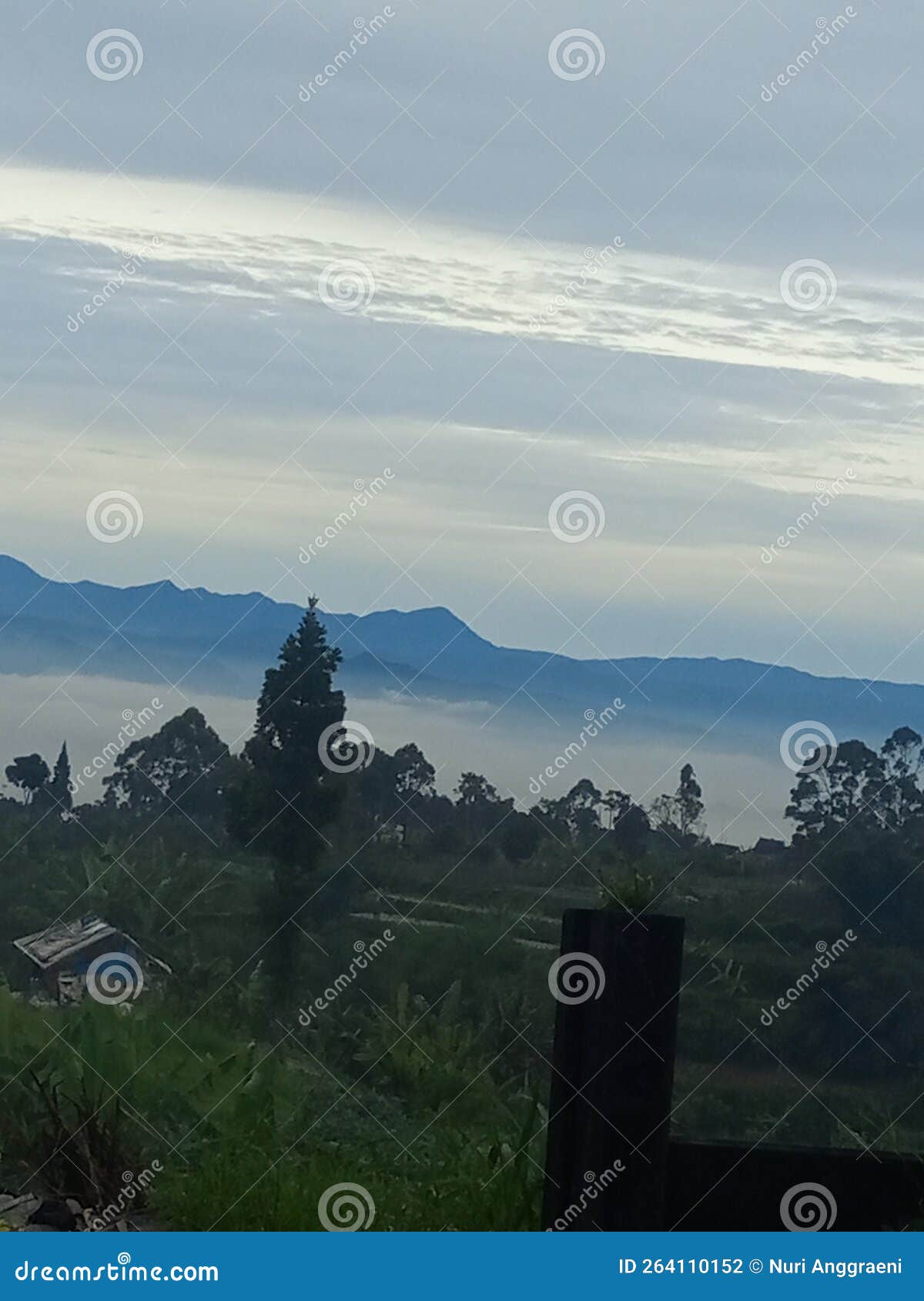View Upper Cloud in Mountain Stock Photo - Image of view, mountain ...