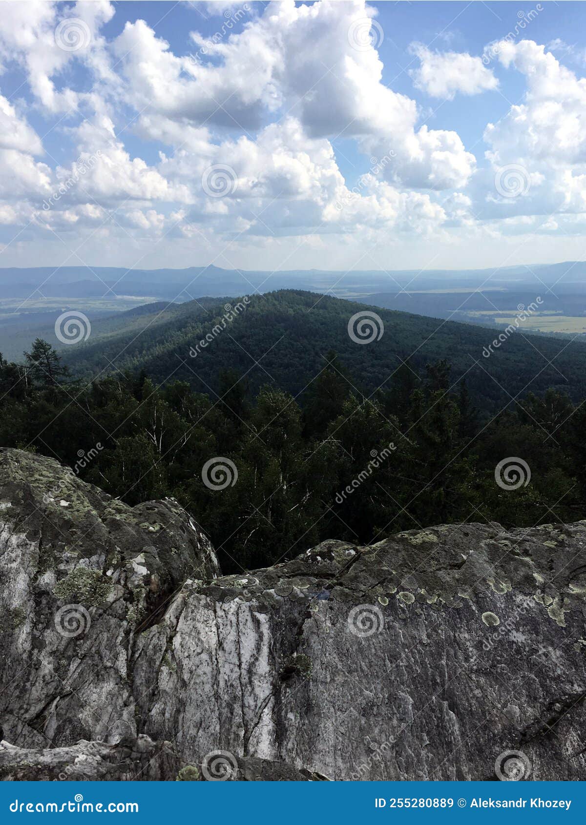 The edge of a rocky cliff stock image. Image of view - 255280889