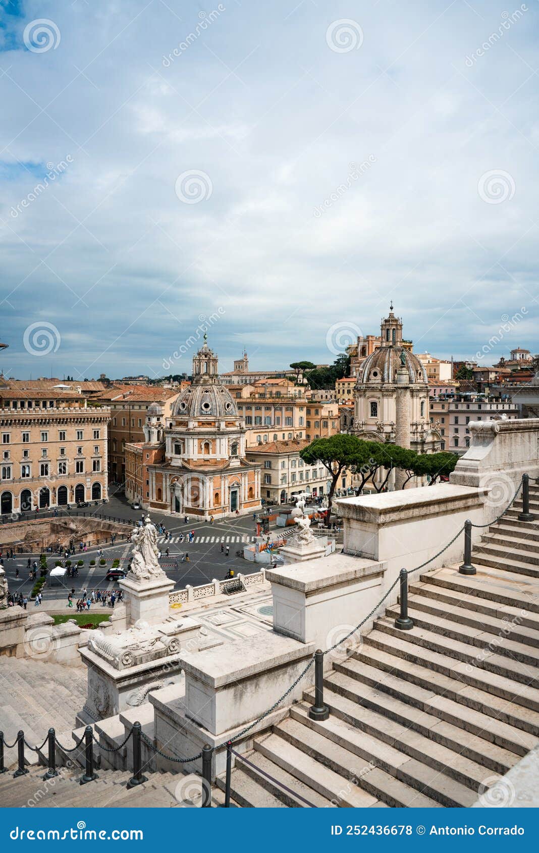 View of Venezia Square in Rome Stock Photo - Image of rome, italy ...