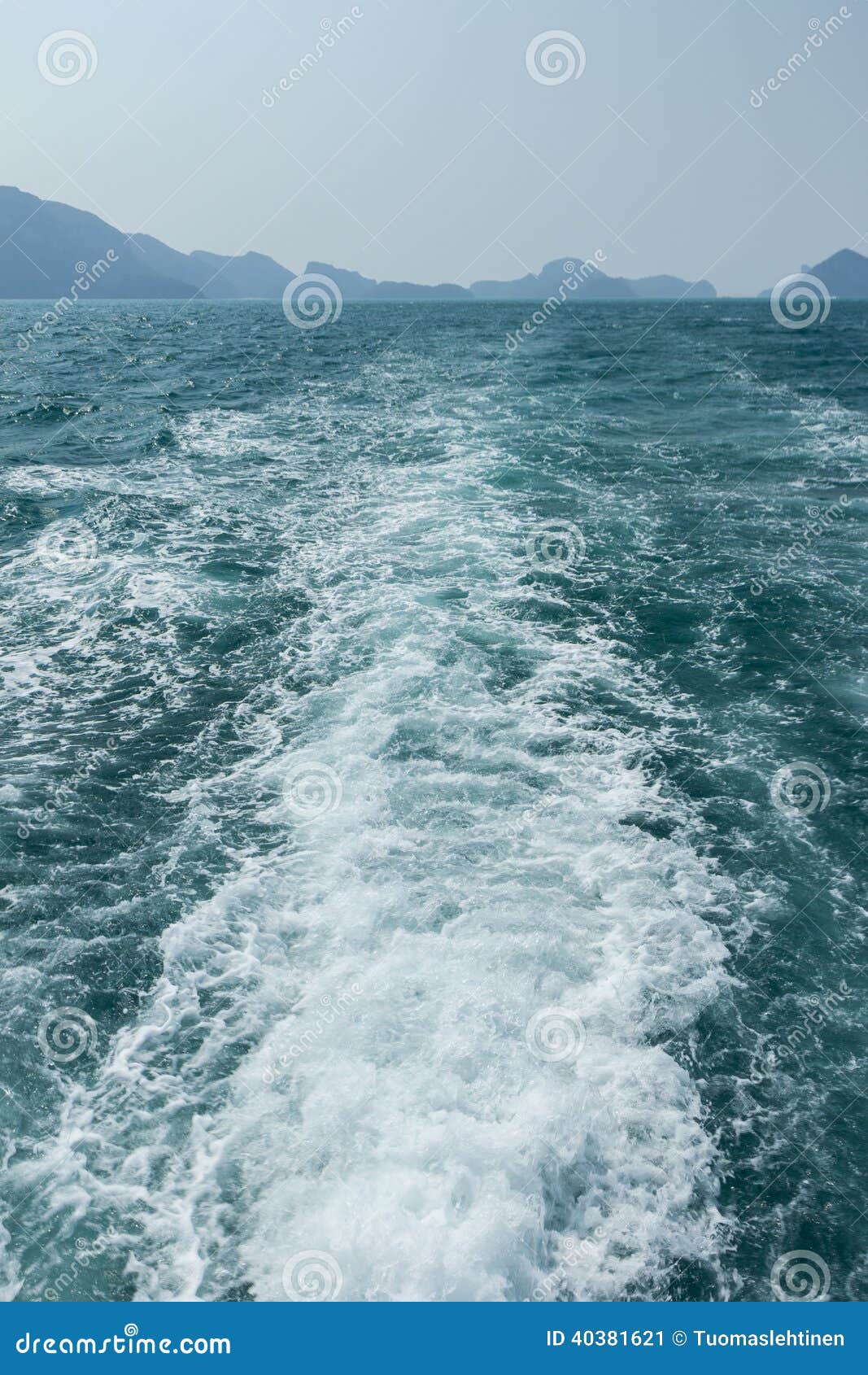 View of Waves Behind a Boat Stock Image - Image of daylight, view: 40381621
