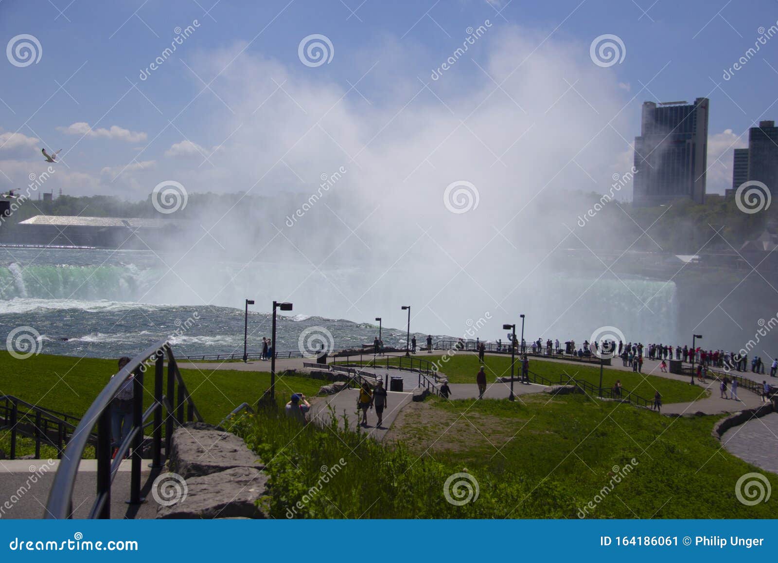 Viewing Area of the Horseshoe Falls on Goat Island Stock Image - Image ... Viewing Area of the Horseshoe Falls on Goat Island Stock Image - Image ...