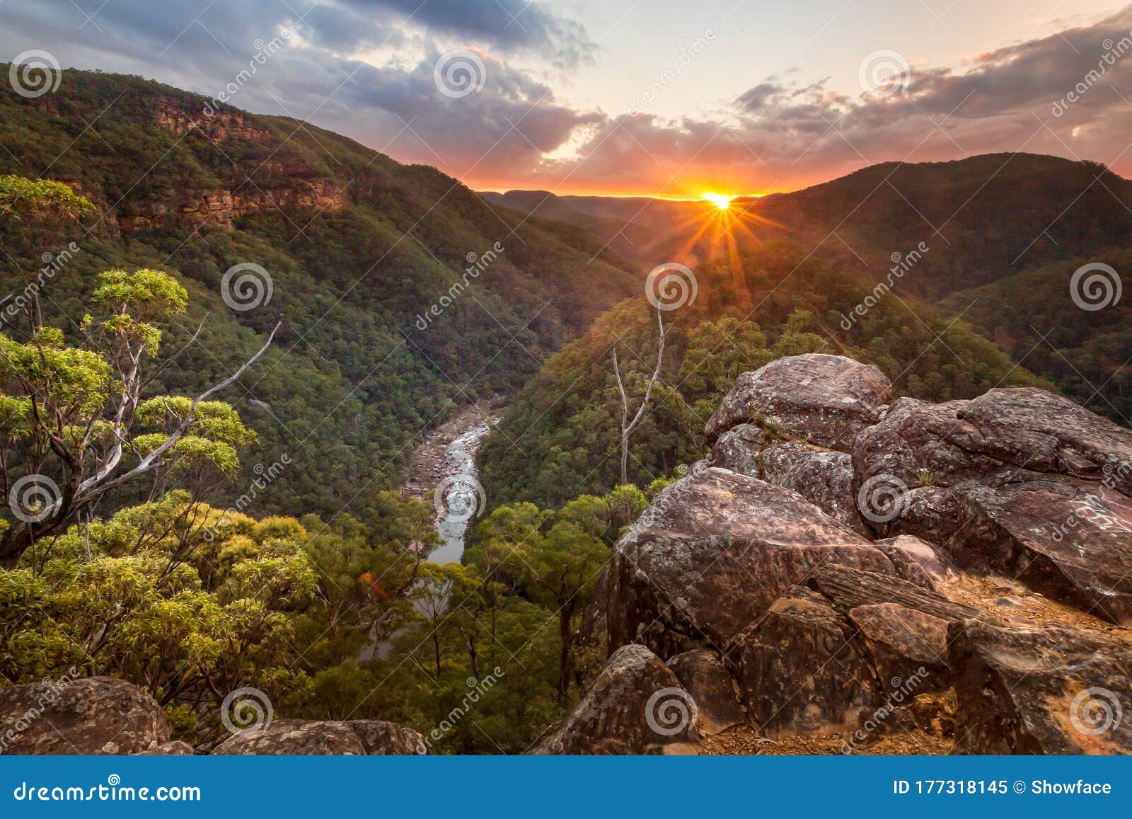Views Along the Grose Valley As the Sun Sets Stock Image - Image of ...