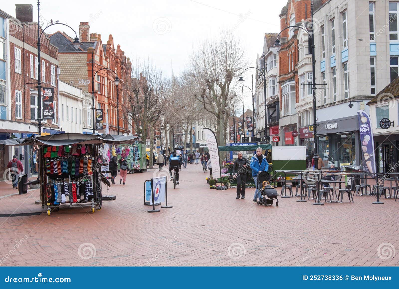 Views of Broad Street in Reading, Berkshire in the UK Editorial Photo ...