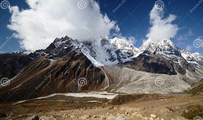Views of the Everest ridge stock image. Image of nature - 21926629