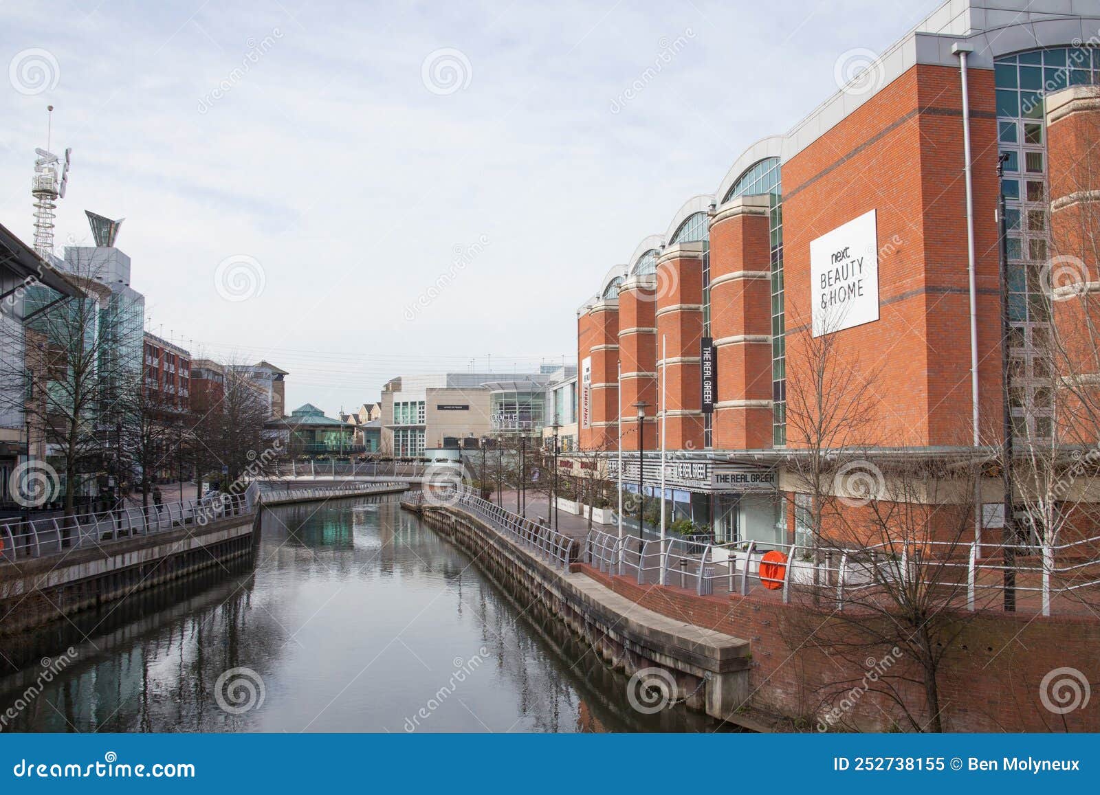 Views of the Oracle Shopping Centre in Reading, Berkshire in the UK ...