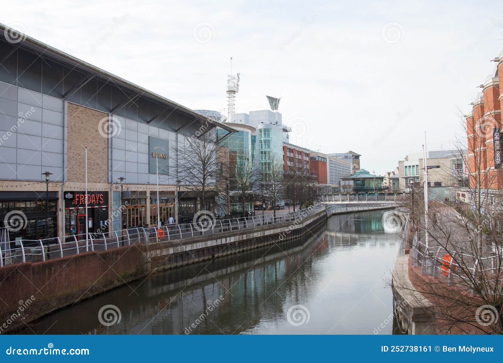 Views of the Oracle Shopping Centre in Reading, Berkshire in the UK ...