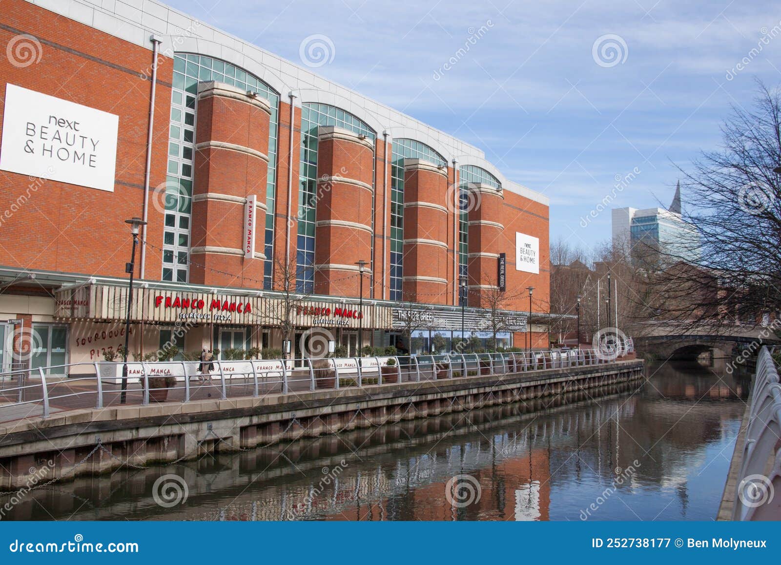 Views of the Oracle Shopping Centre in Reading, Berkshire in the UK ...