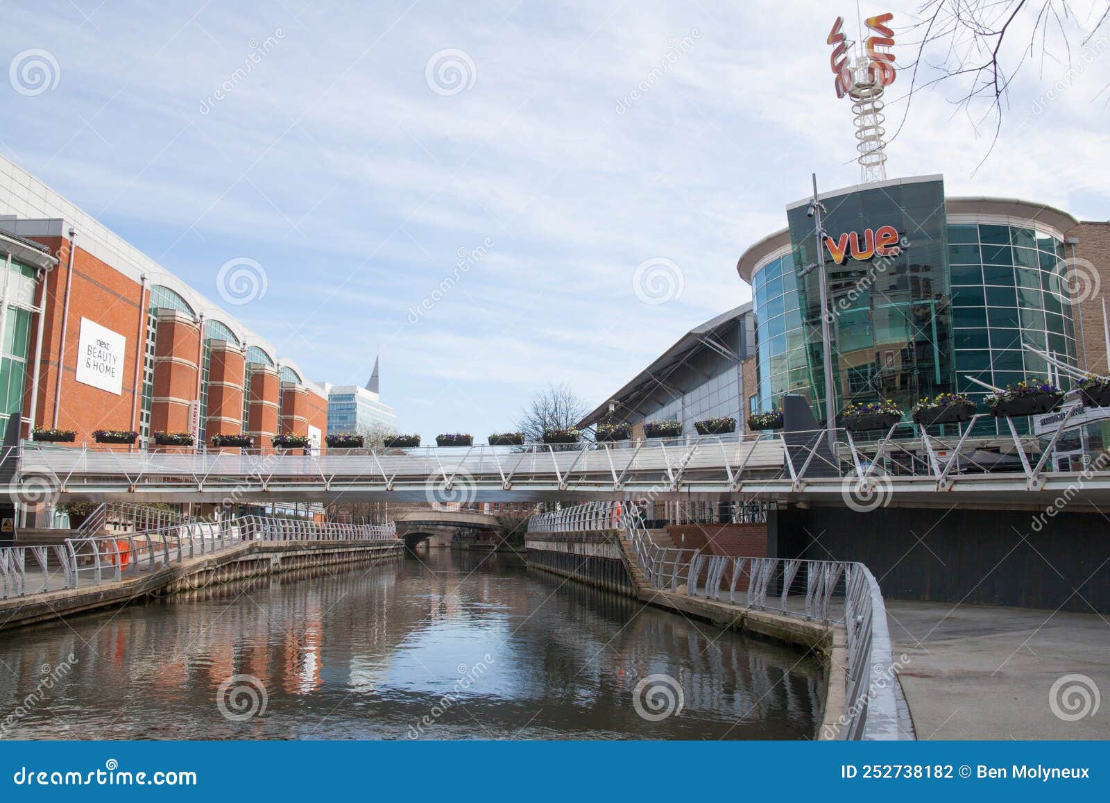 Views of the Oracle Shopping Centre in Reading, Berkshire in the UK ...