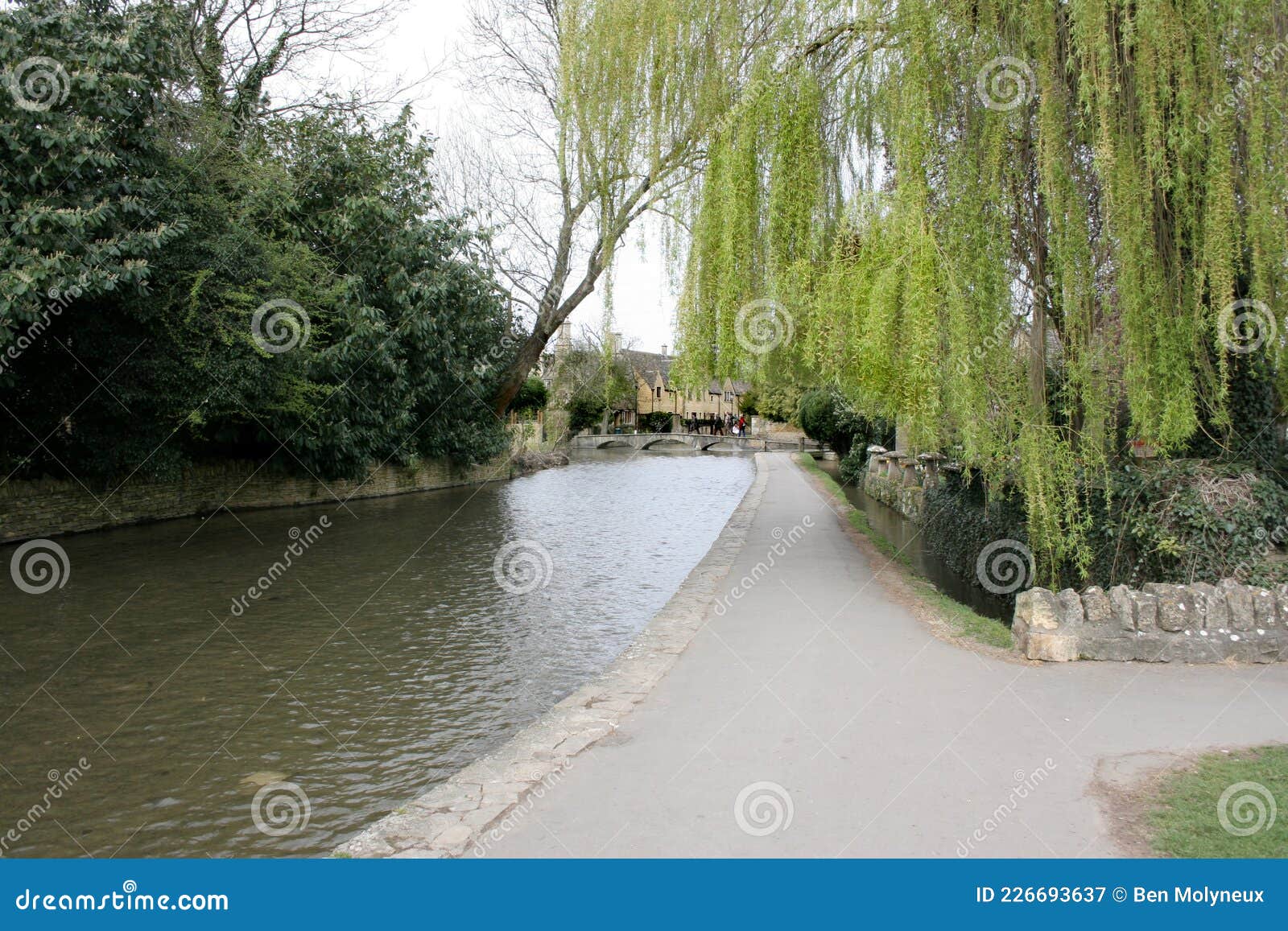 Views of the River Windrush at Bourton on the Water in Gloucestershire ...