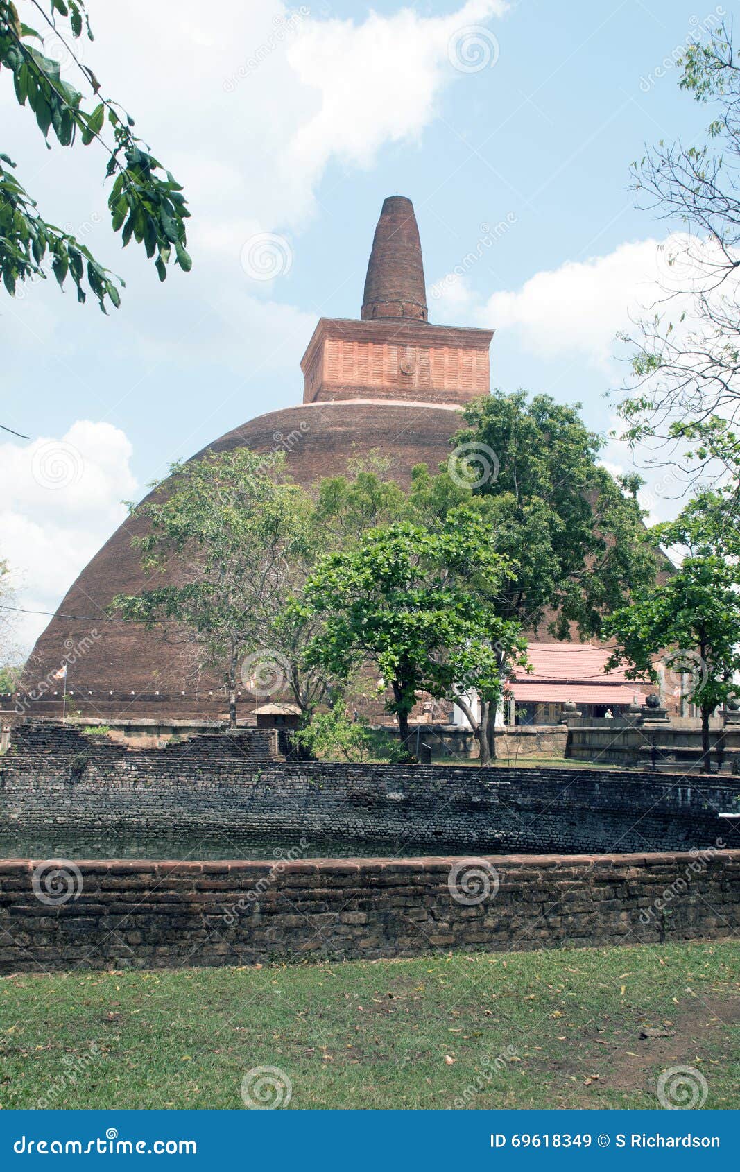 Vihara di Abhayagiri immagine stock. Immagine di rinnovato - 69618349