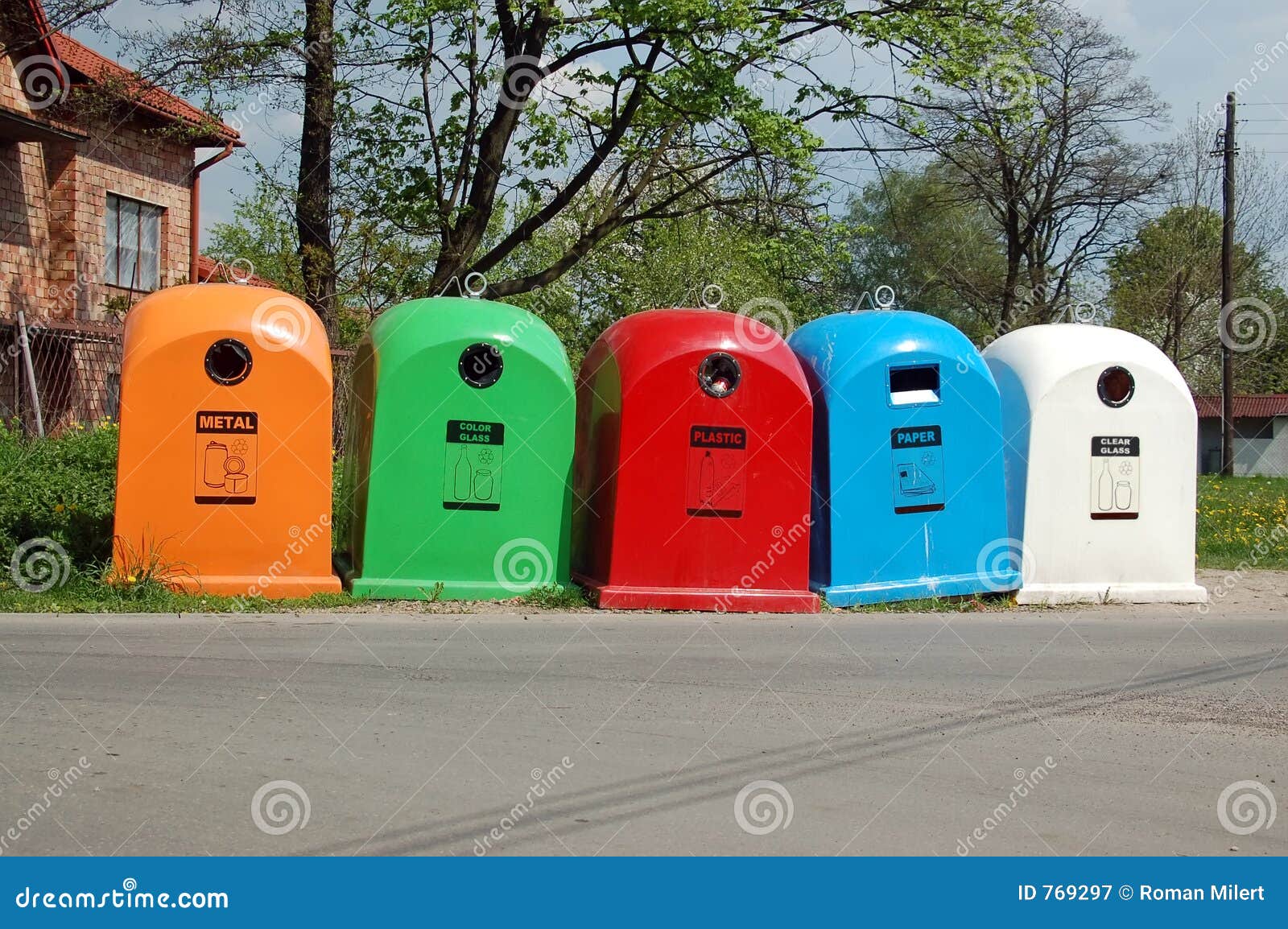 Vijf Bakken Van De Afvalscheiding Stock Afbeelding - Image of planeet ...