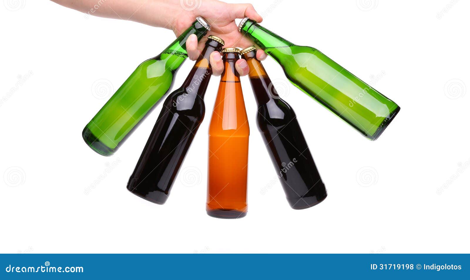 Vijf De Hand Van De Bierfles Stock Foto - Image of koude, bier: 31719198