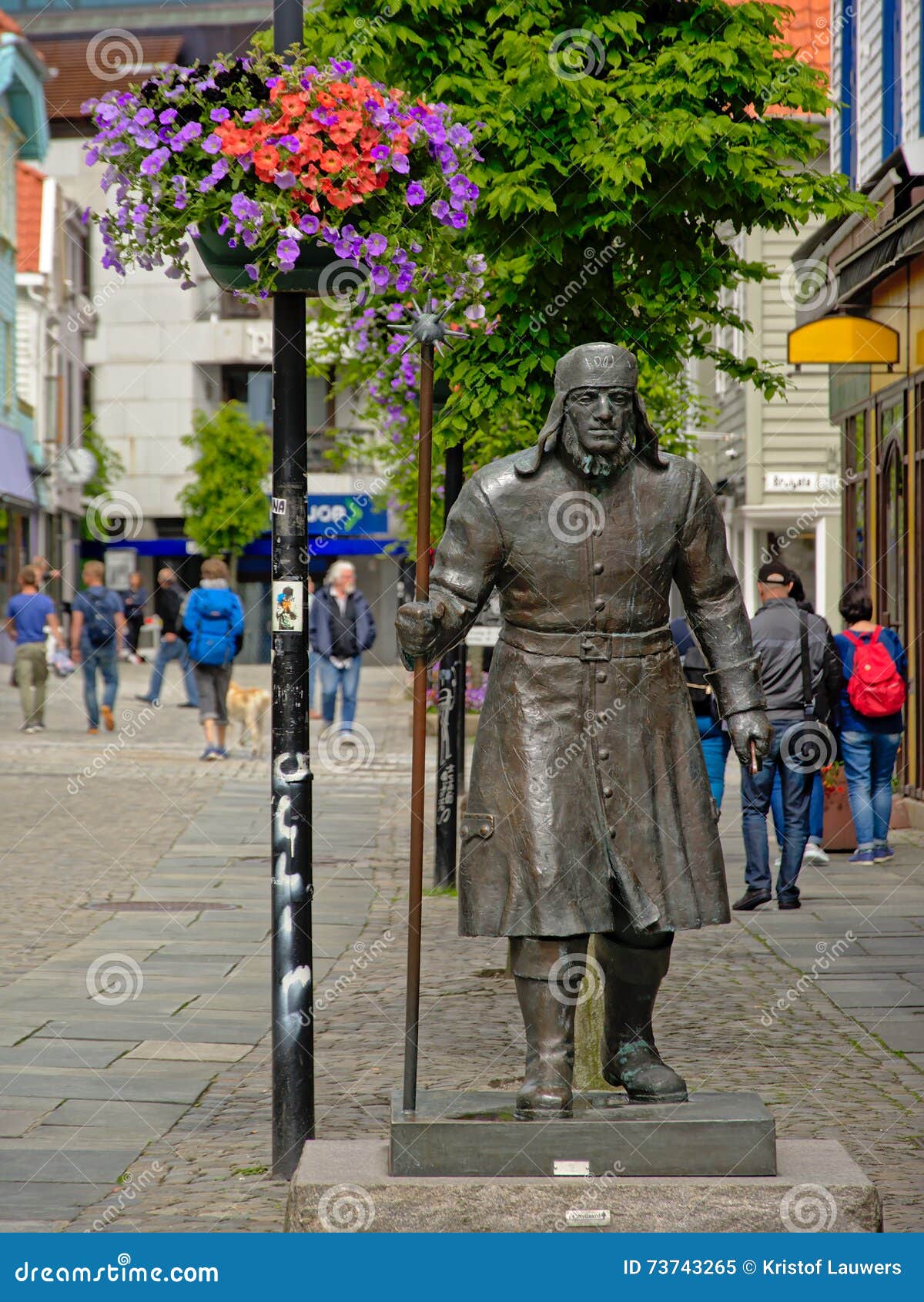 Viking-standbeeld, Stavanger Redactionele Afbeelding - Image of fietsen ...