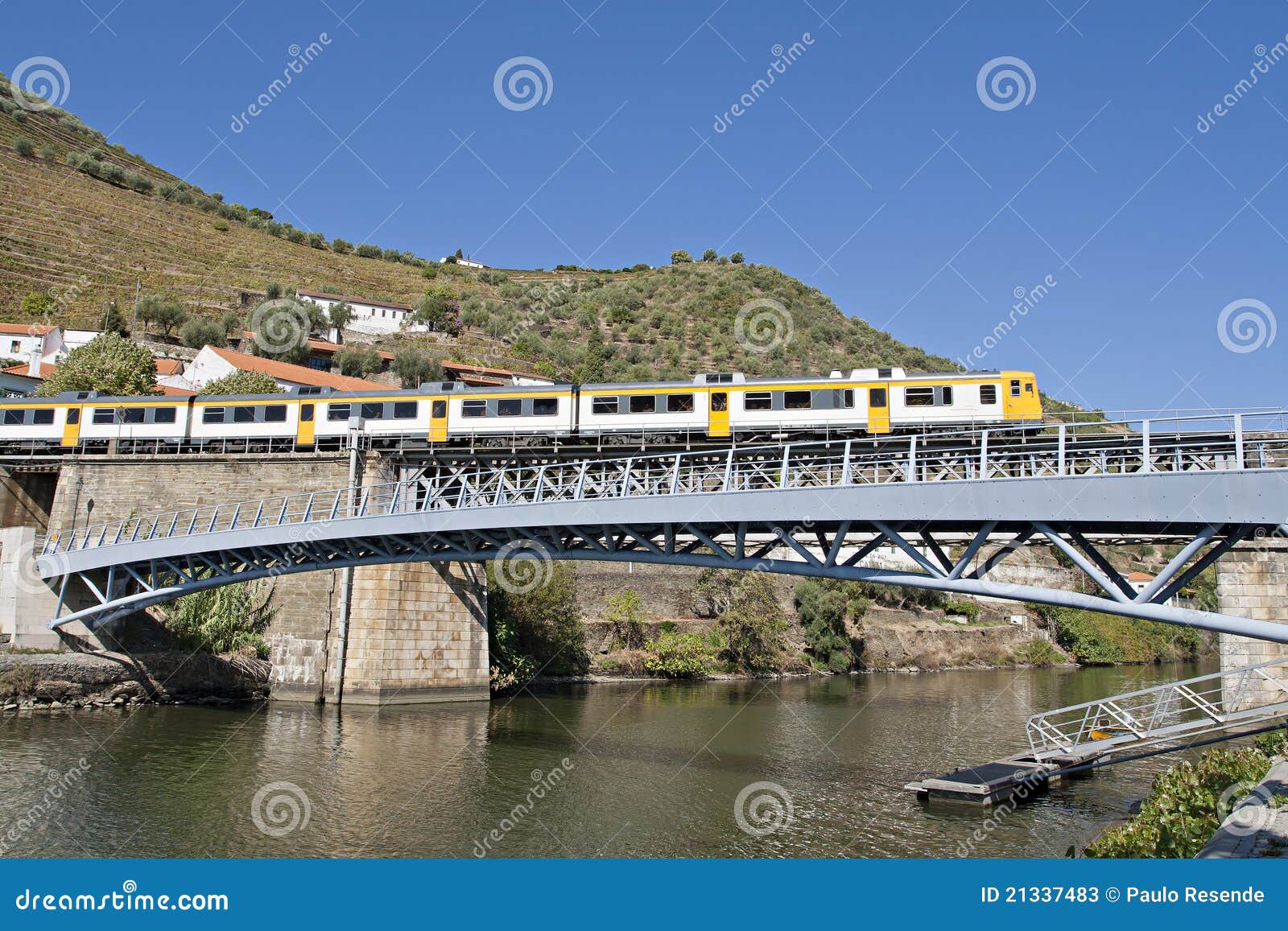 Douro Stock Illustrationen, Vektoren, & Kliparts - 206 Stock Illustrationen