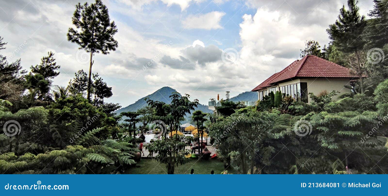 Villa aman dsini sentul imagen de archivo. Imagen de recorrido - 213684081