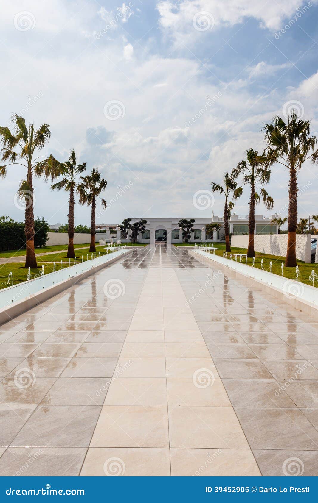 Villa driveway stock image. Image of executive, palace - 39452905