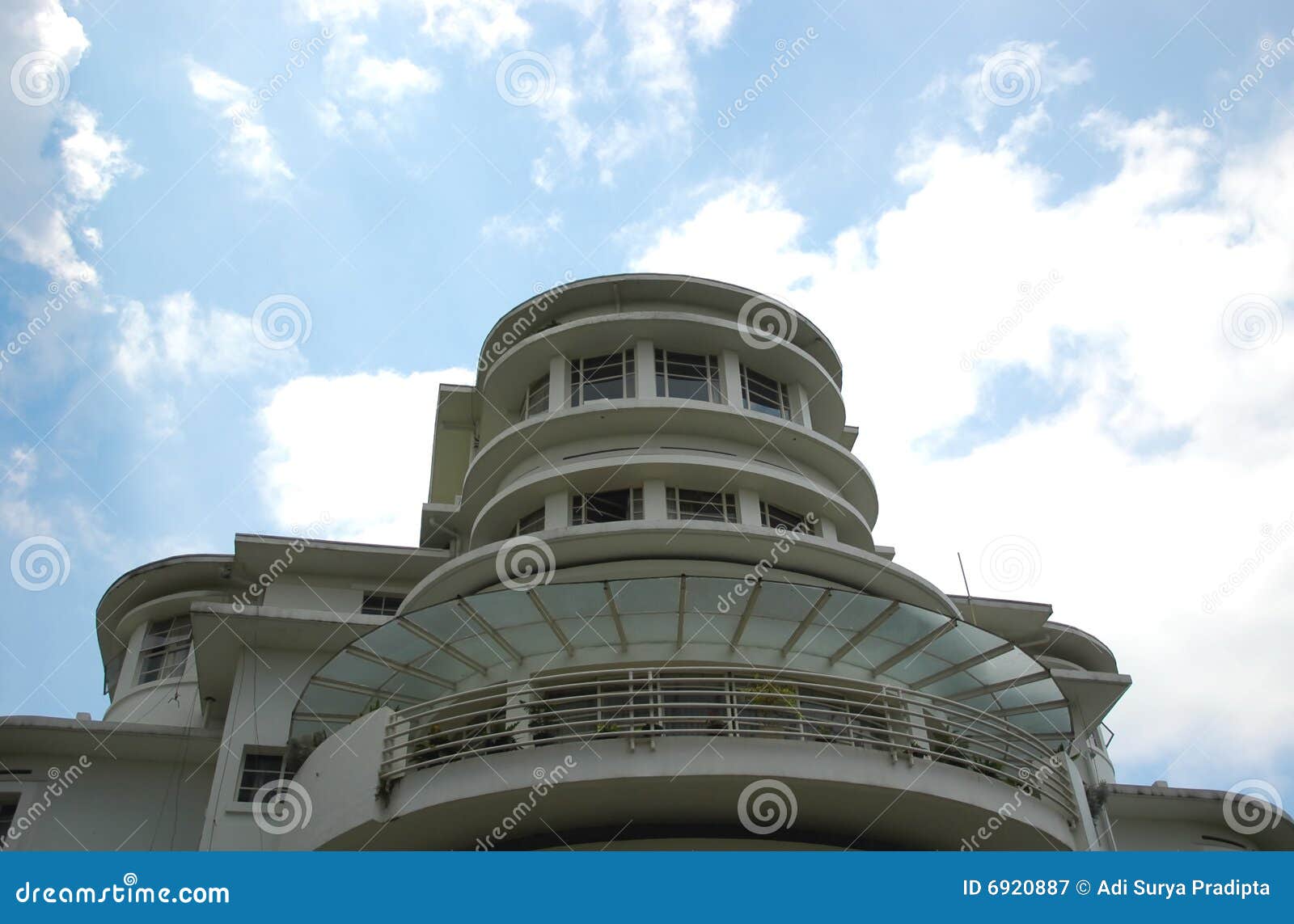 Villa isola stock image. Image of white, building, attractive - 6920887