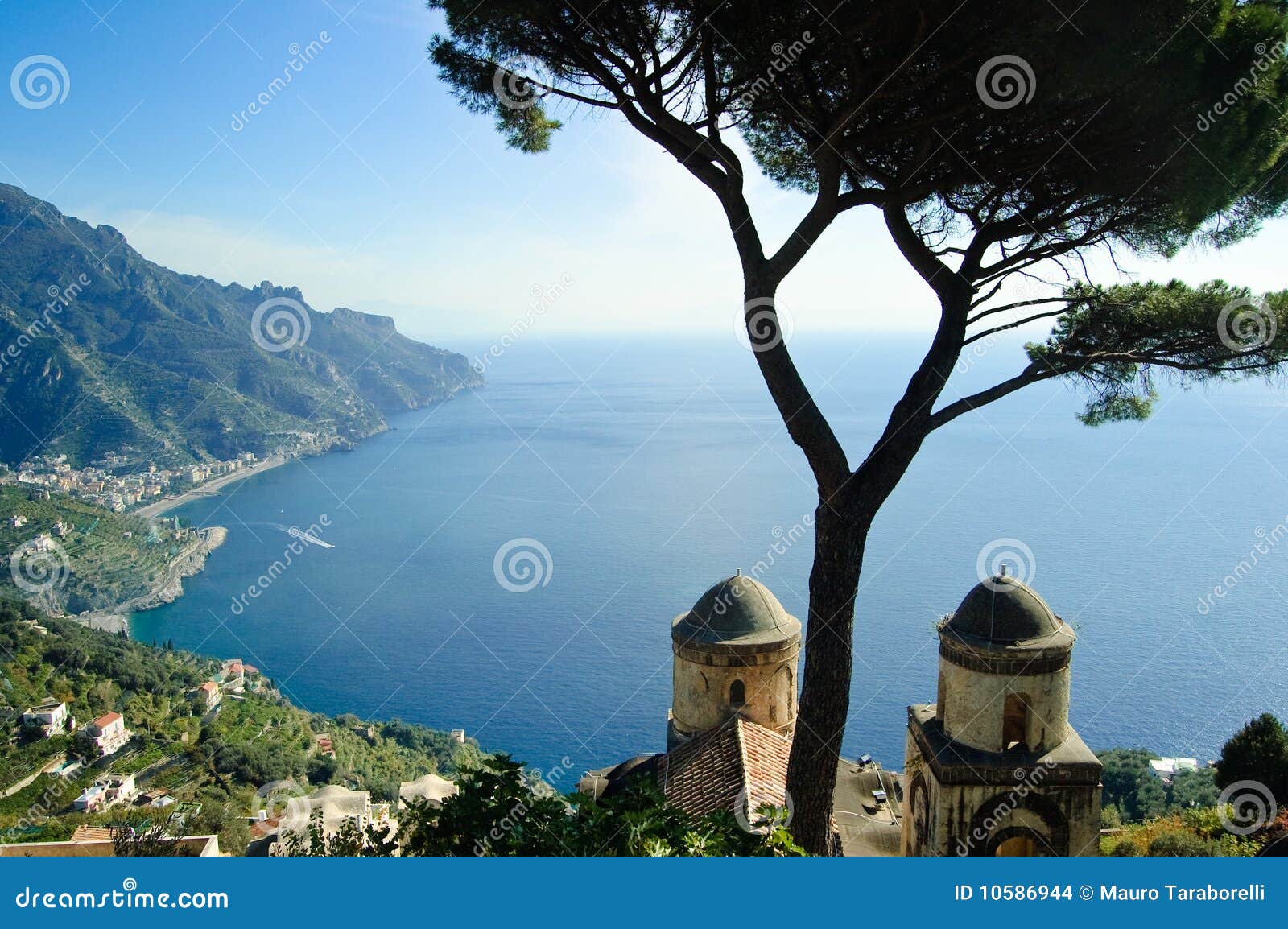 Villa Rufolo in Ravello, Italy. Stock Photo - Image of europe, sunshine ...