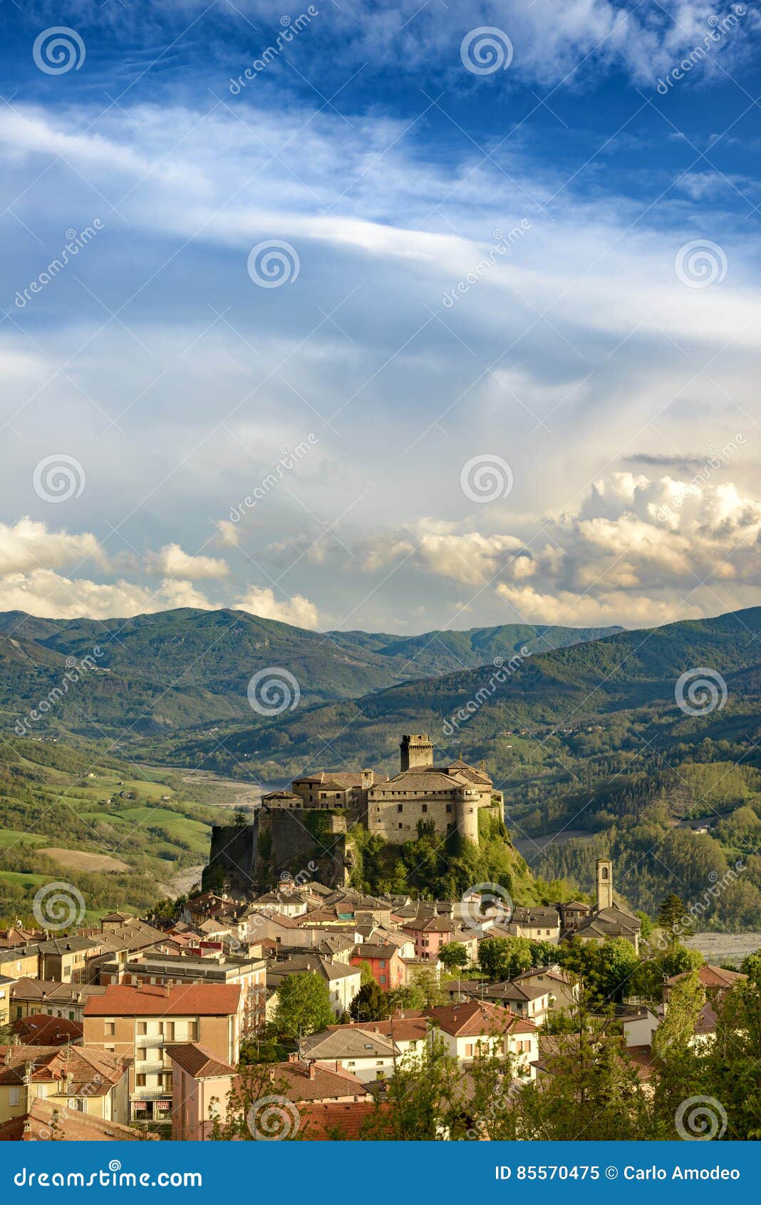 The Village Bardi and Its Castle Stock Image - Image of italy, panorama ...