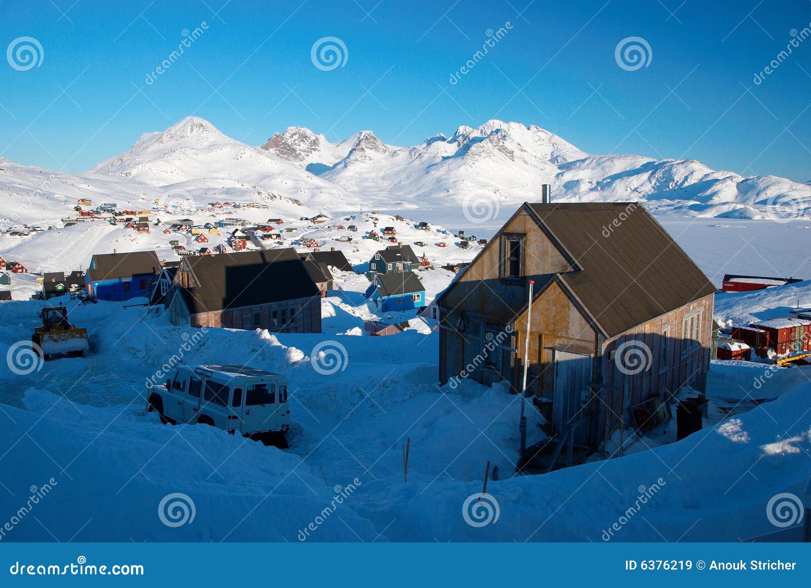 Village d'inuit image stock. Image du zone, nord, poteau - 6376219