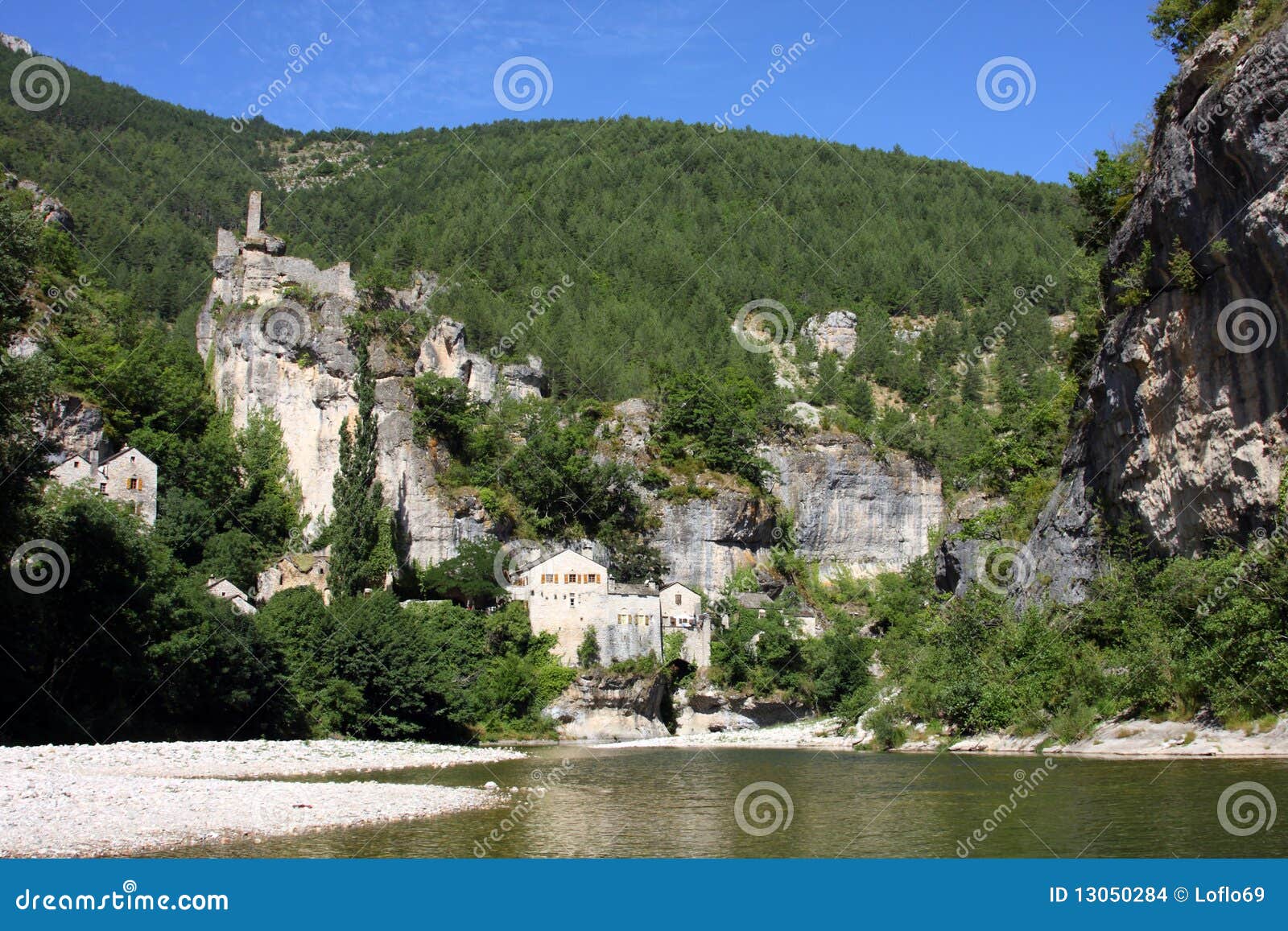 Village de Castelbouc photo stock. Image du scénique - 13050284