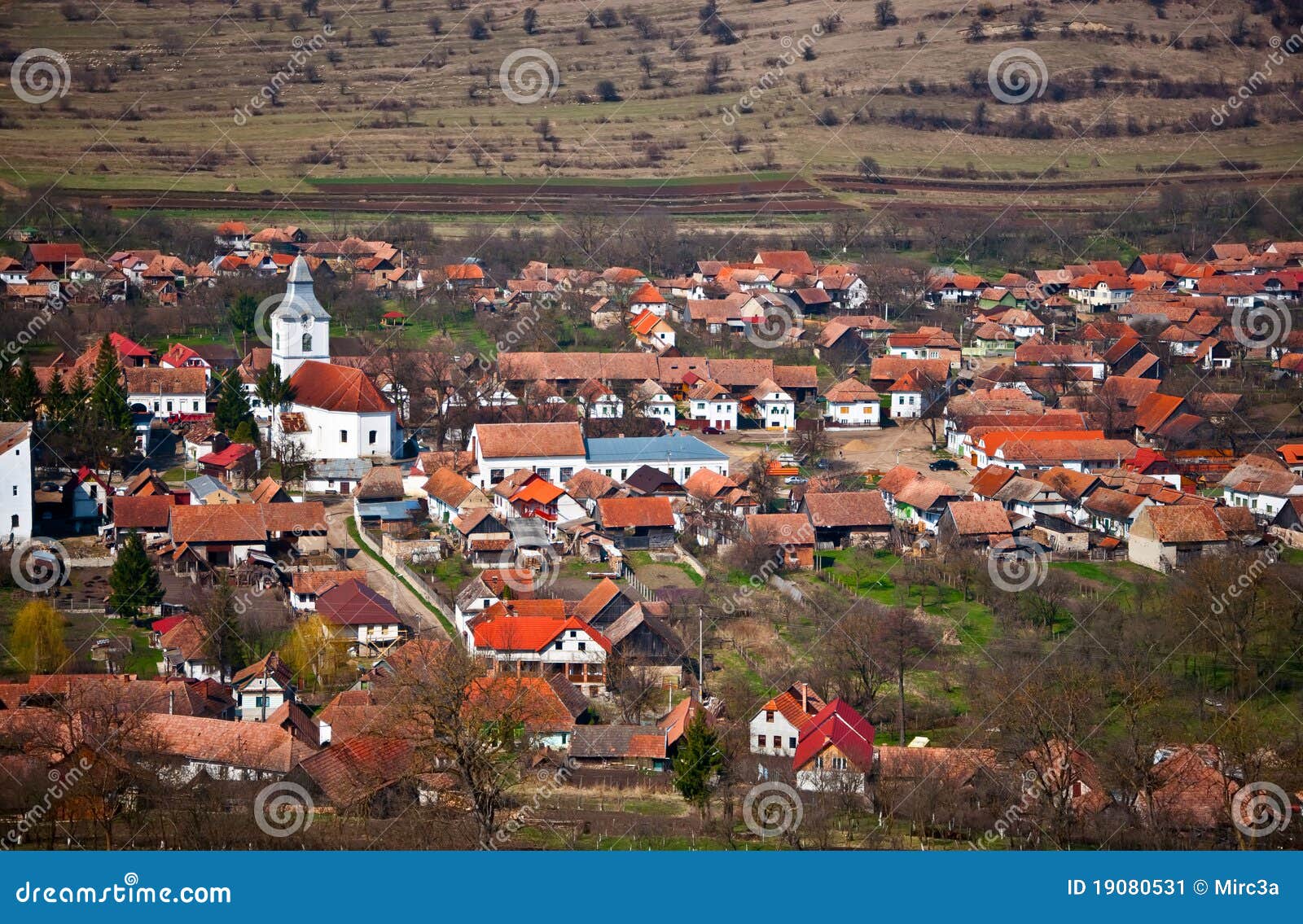 Village roumain image stock. Image du alpinisme, fleuve - 19080531