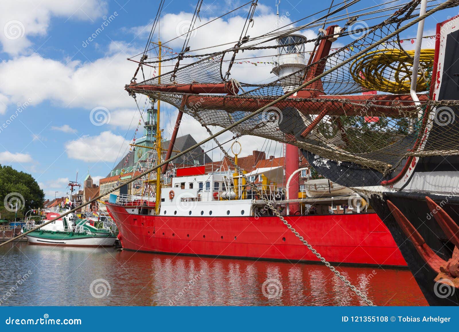 Ville Basse-saxe Allemagne D'Emden Photo stock - Image du bateau ...