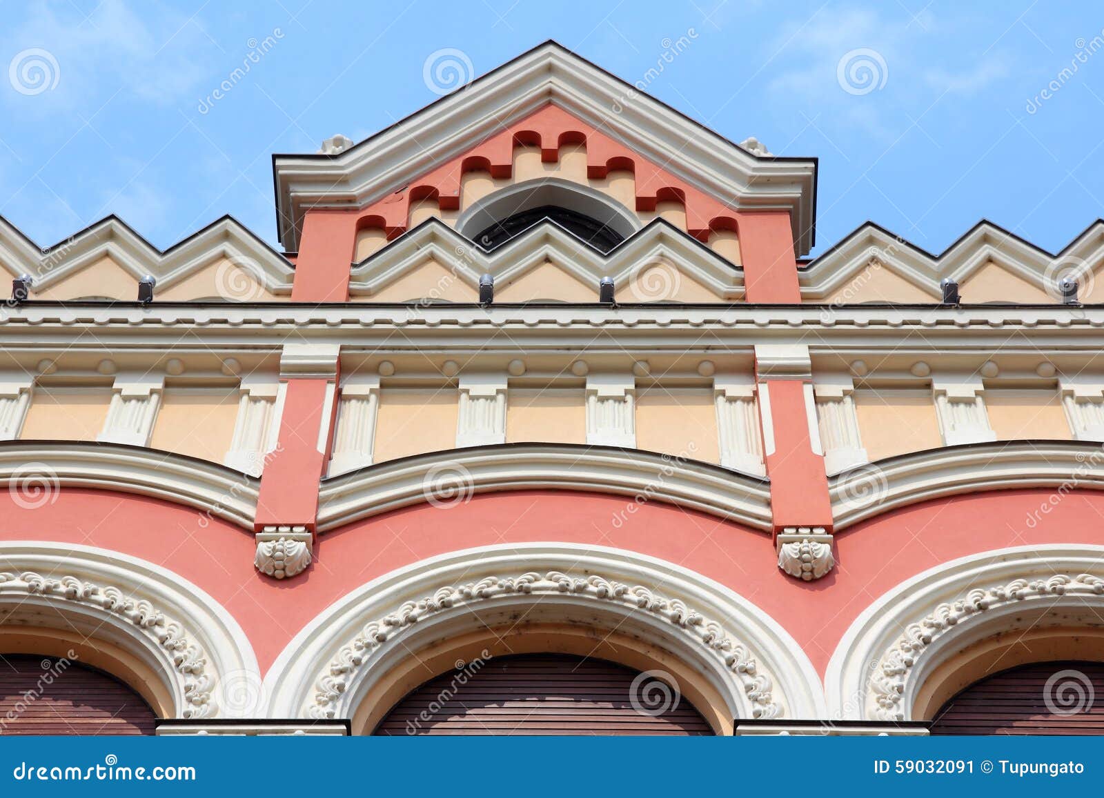 Ville d'Oradea, Roumanie image stock. Image du architecture - 59032091