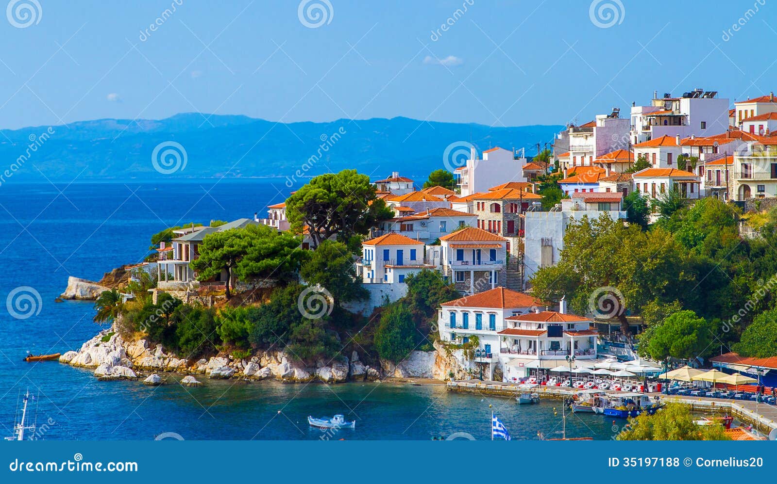 Ville de bord de la mer photo stock. Image du port, architecture - 35197188