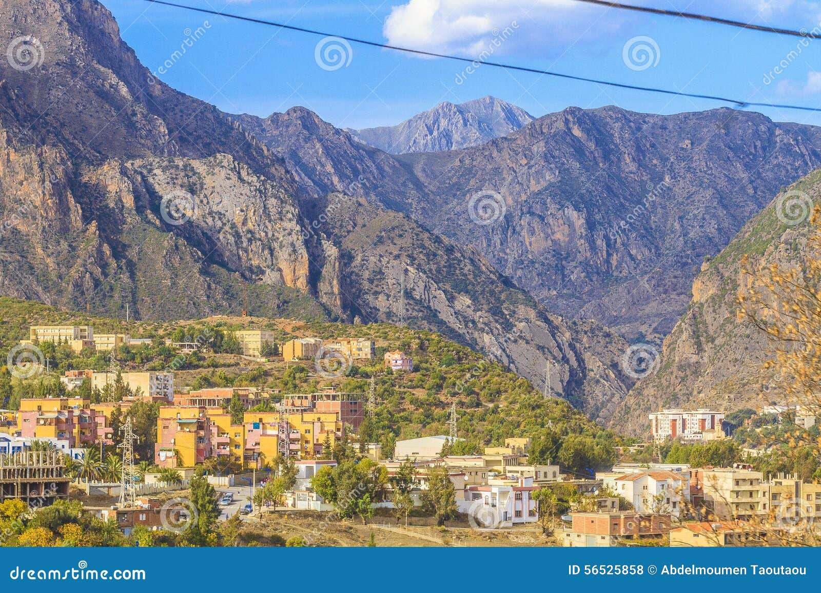 Ville de Kherrata photo stock éditorial. Image du construction - 56525858