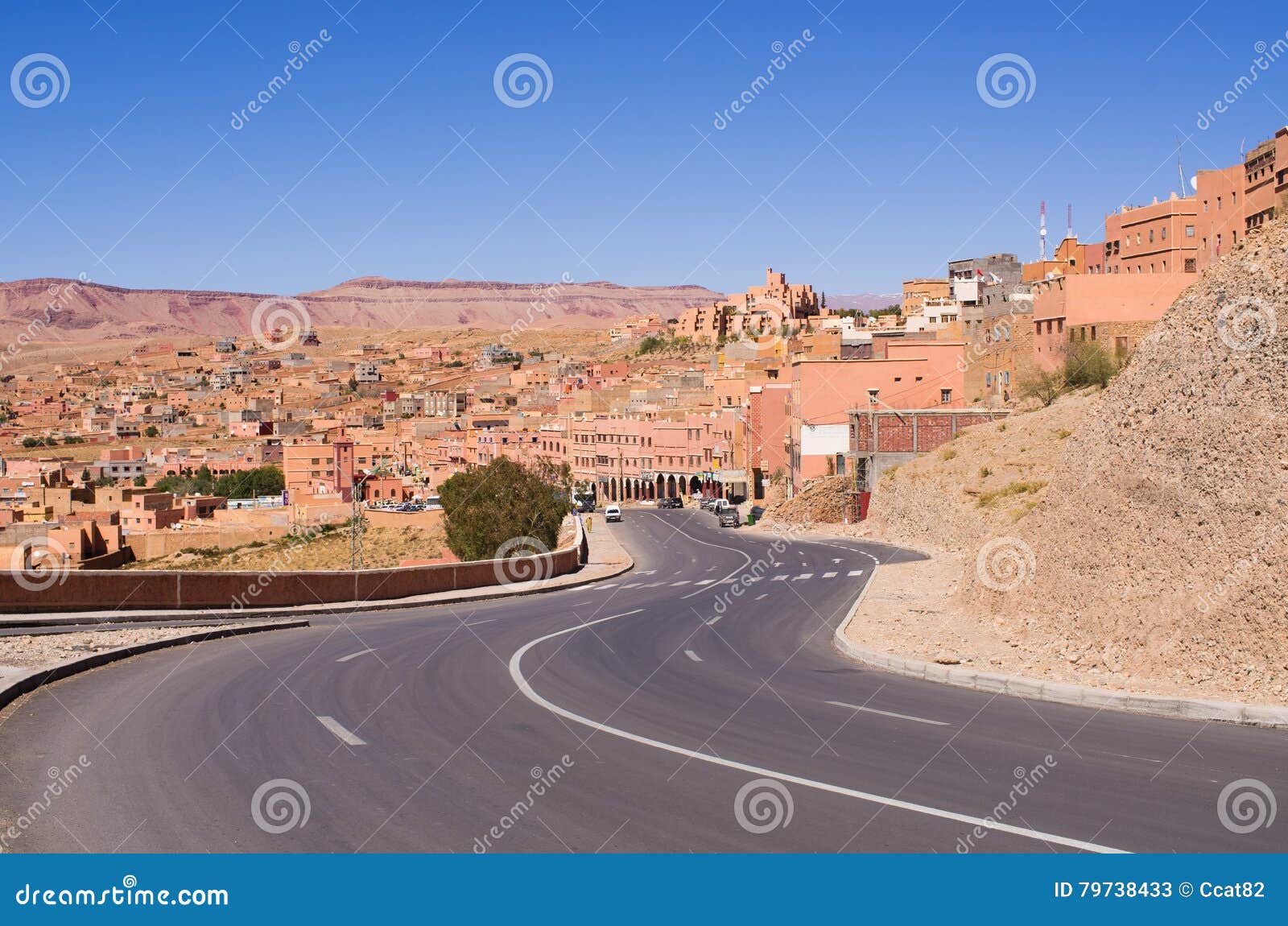 Ville de Tinghir au Maroc photo stock éditorial. Image du afrique ...