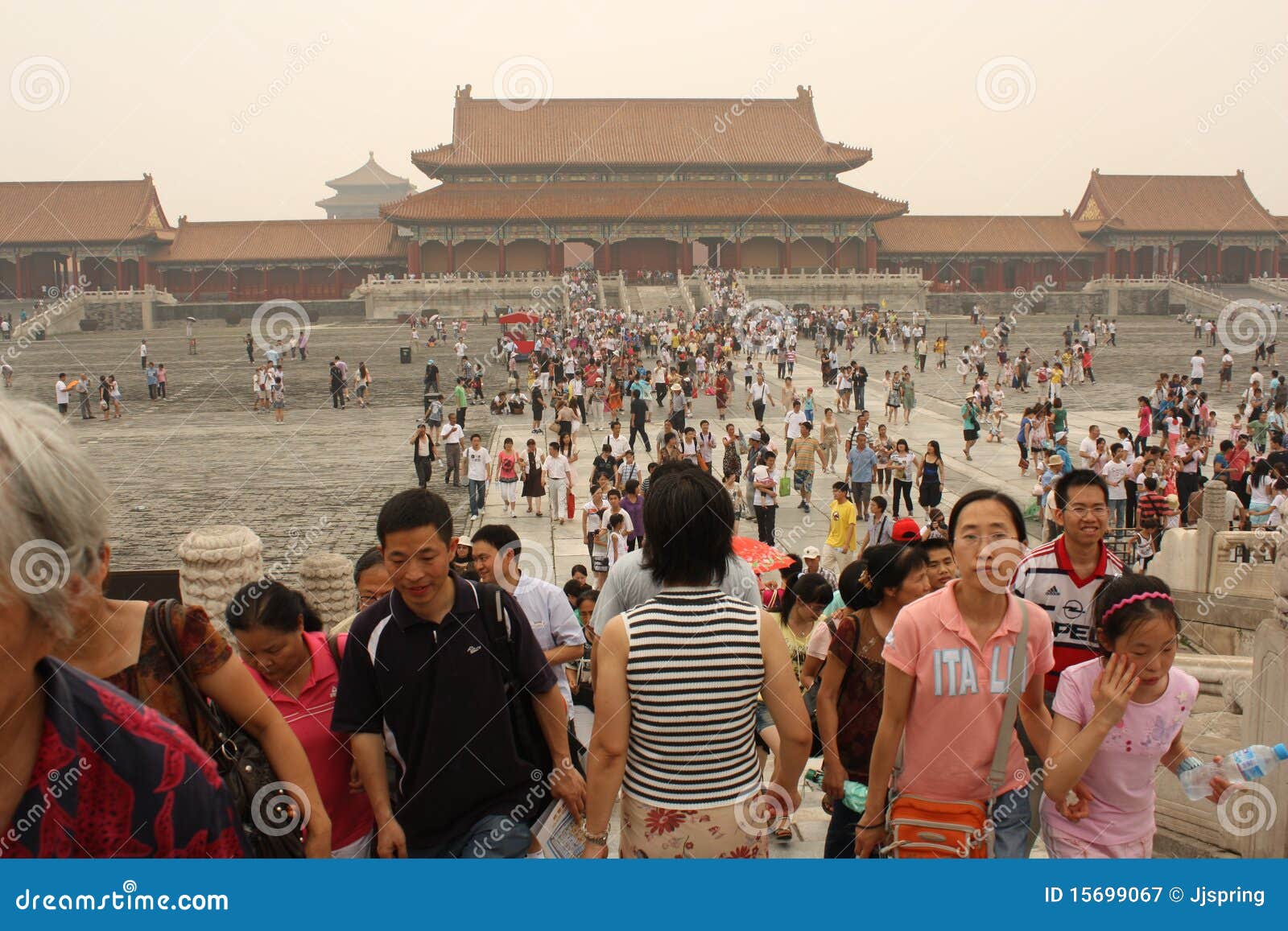 Ville interdite (Gugong) photographie éditorial. Image du nuages - 15699067