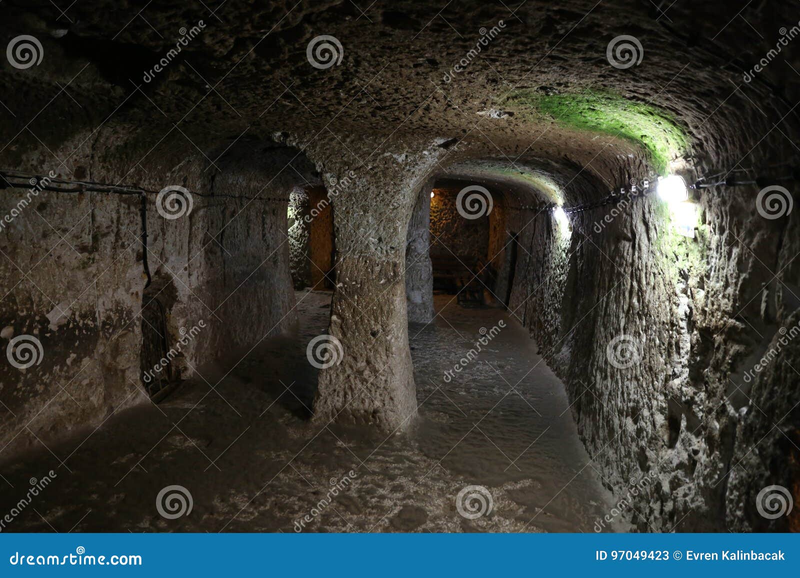 Ville Souterraine De Derinkuyu Dans Cappadocia Image stock - Image du ...