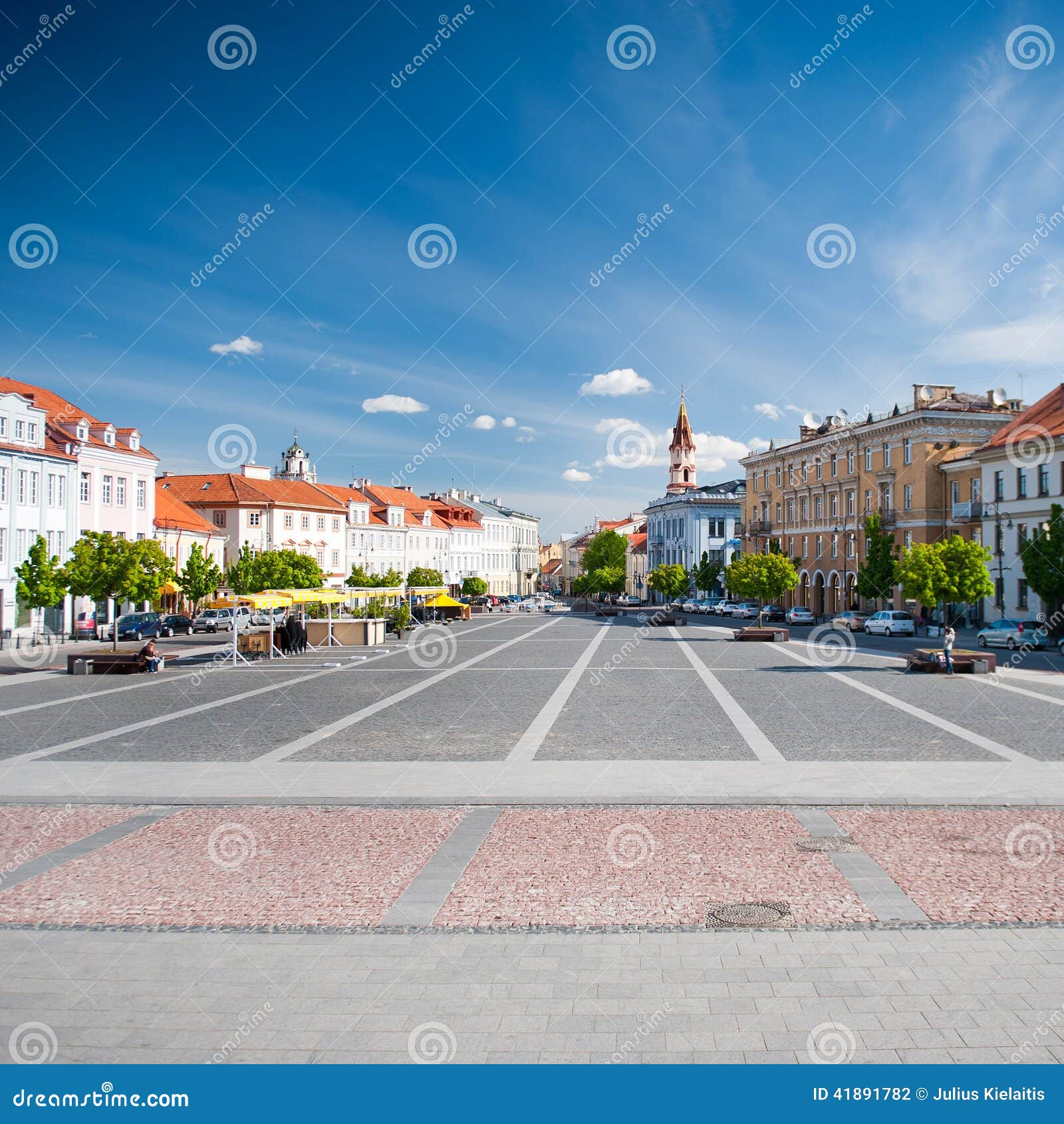 Vilnius Town Hall Square editorial photography. Image of baltic - 41891782