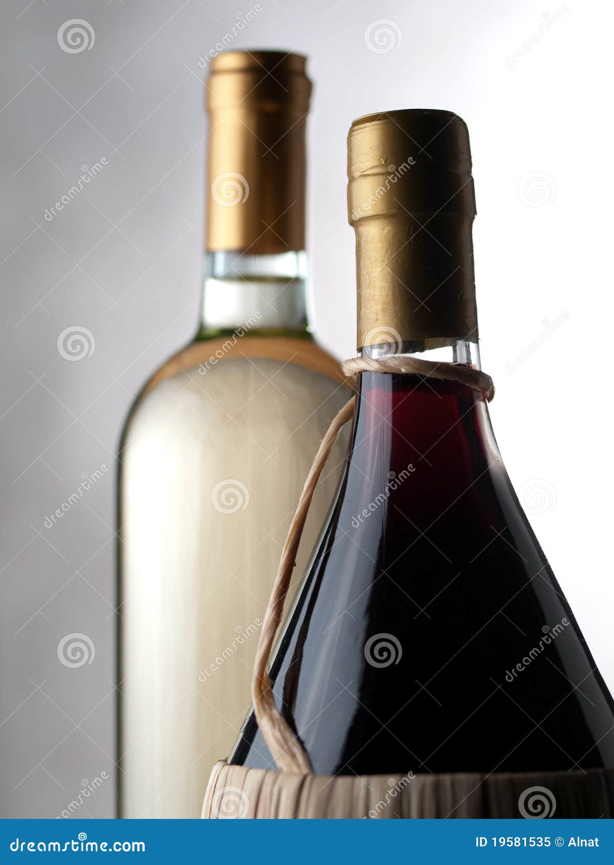 Vin blanc et rouge image stock. Image du alcool, réception - 19581535