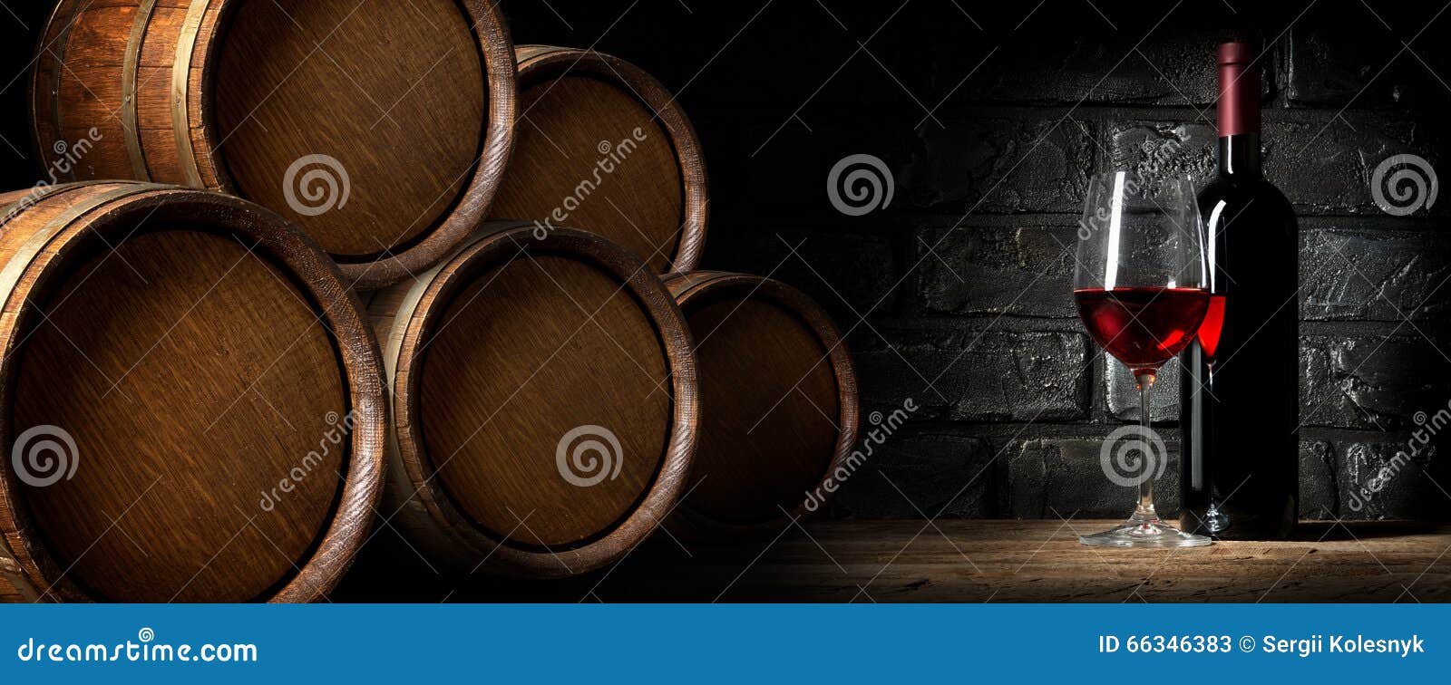 Vin rouge dans la cave image stock. Image du objet, lifestyle - 66346383