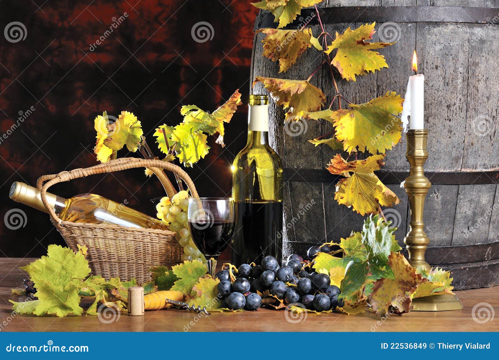 Vin trois d'échantillon image stock. Image du boire, fond - 22536849