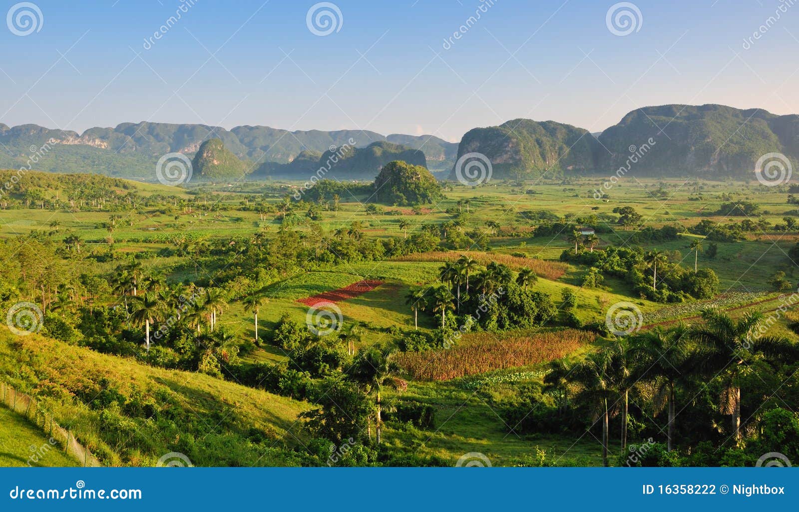 Vinales Tal stockfoto. Bild von feld, sonne, nebelig - 16358222
