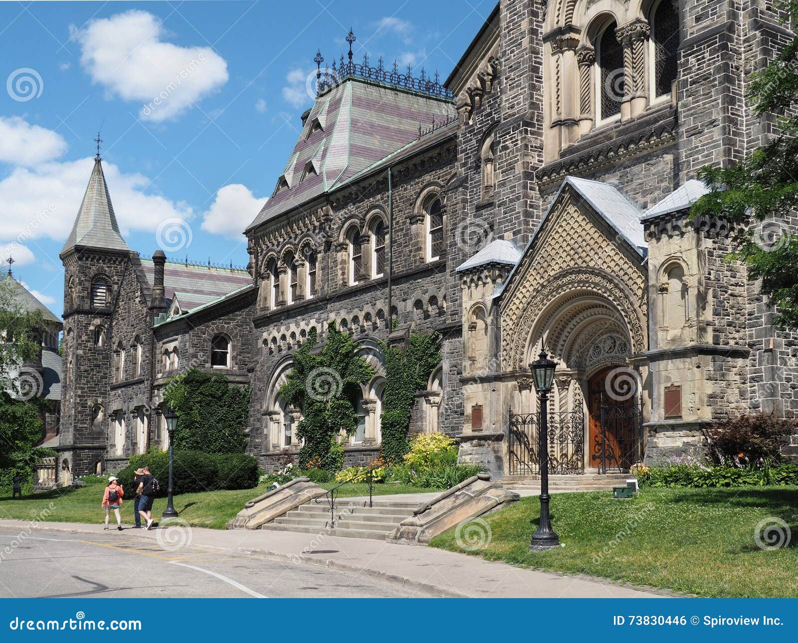 Vine Covered College Building Editorial Photo - Image of outdoors ...