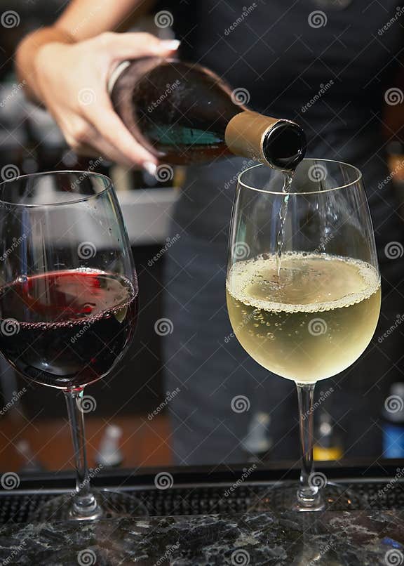 Vino de colada imagen de archivo. Imagen de restaurante - 10799095