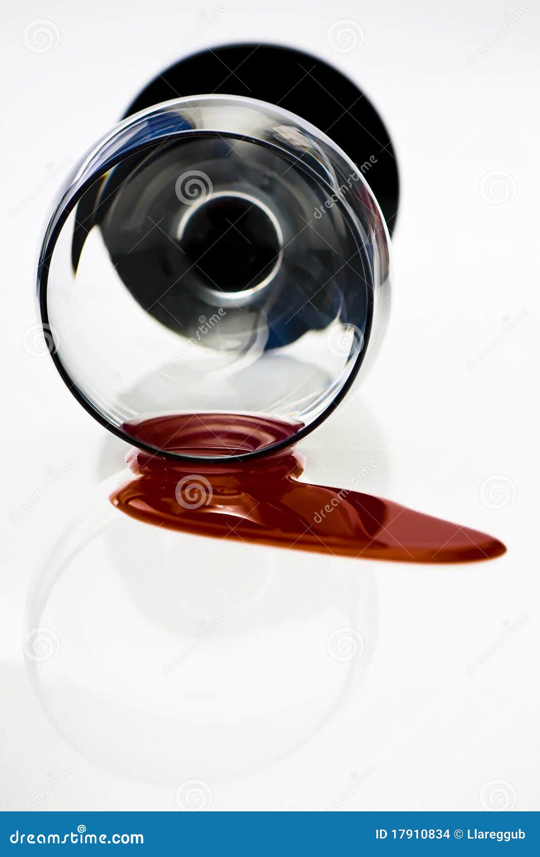 Vino rojo derramado foto de archivo. Imagen de colorido - 17910834