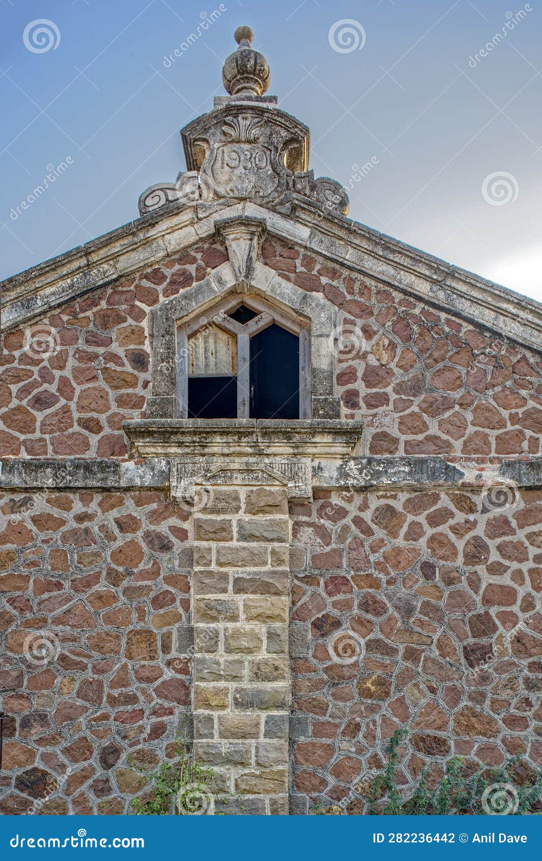 Vintag Old Broken Ruins Stone Building of Bhavnagar Port Editorial ...