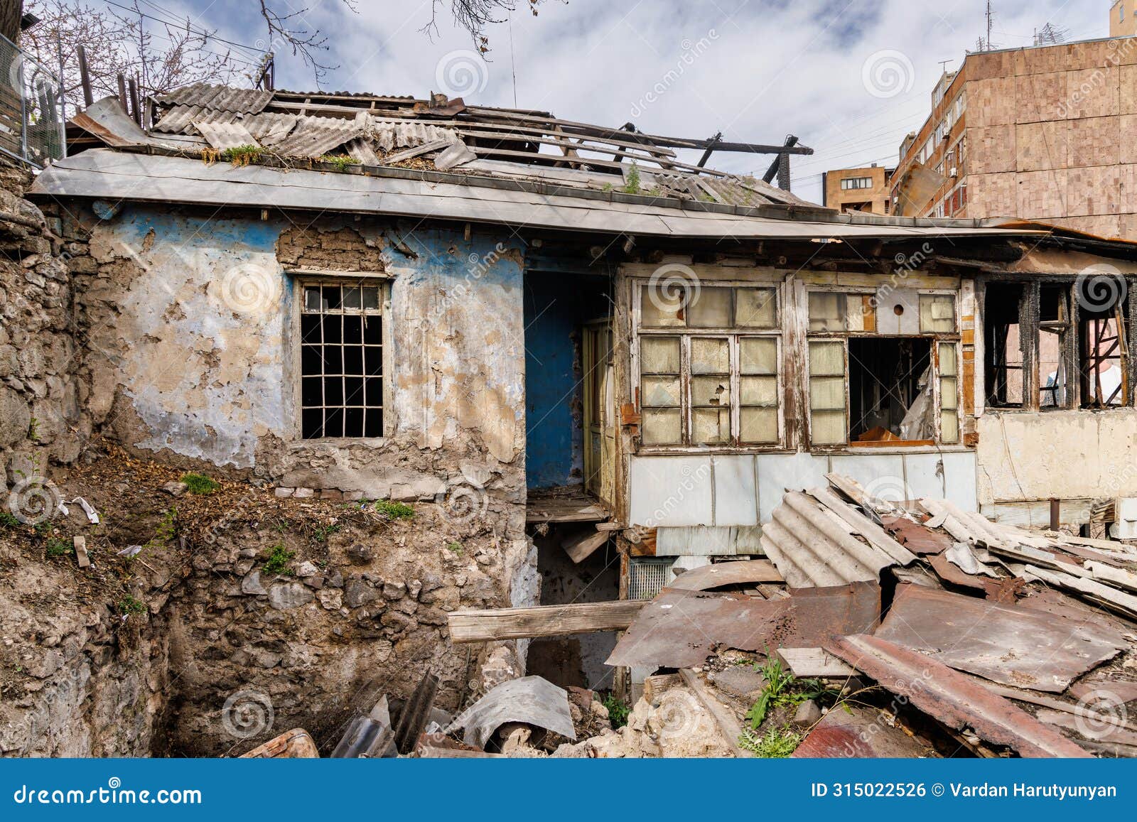 A Vintage Abandoned House with Decayed and Wrecked Walls Stock Photo ...