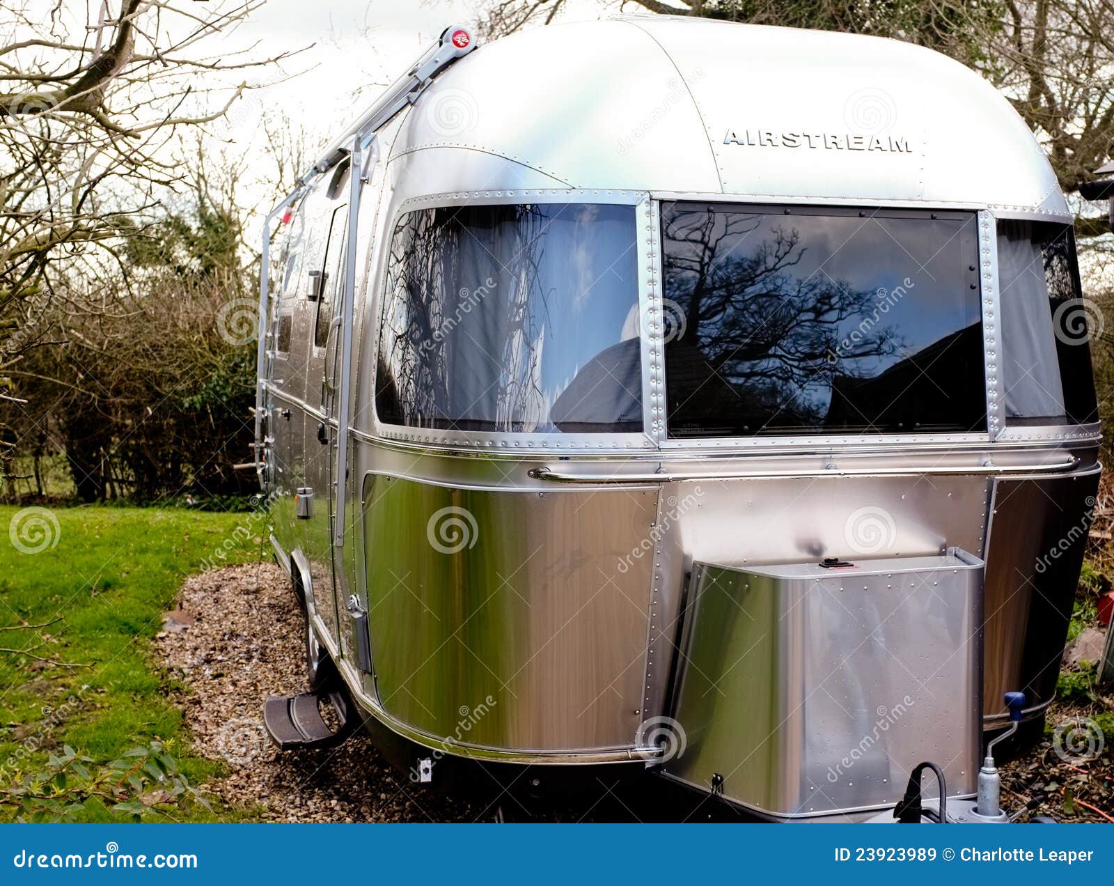 Vintage Airstream editorial stock image. Image of park - 23923989