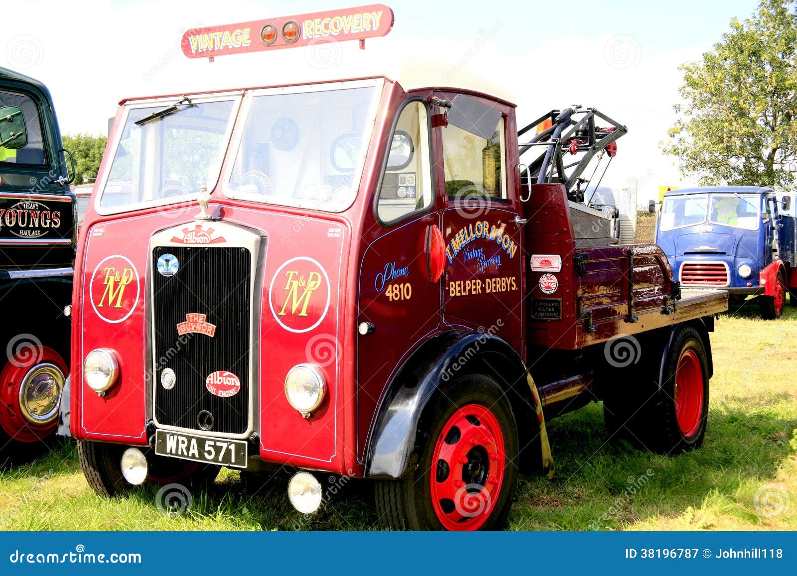 Vintage Albion Breakdown Truck Editorial Photography - Image of lorry ...