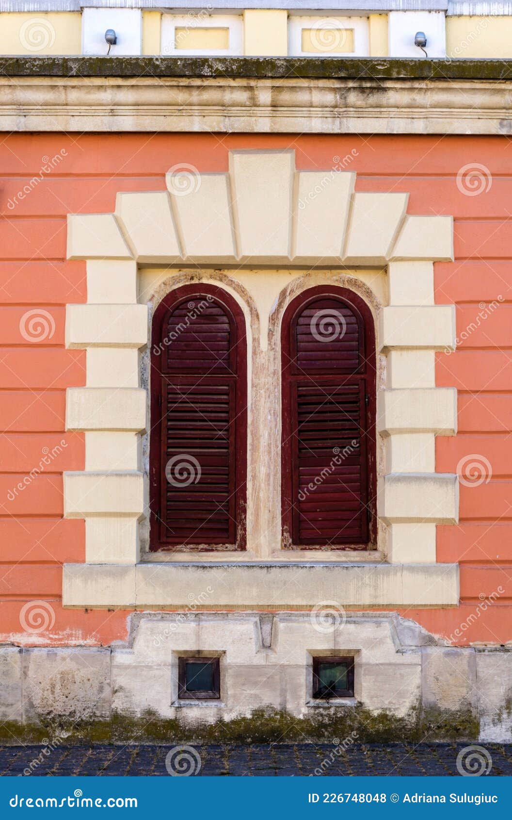 A Vintage Arched Window On The Grungy Decayed Brick Wall Of An Old ...