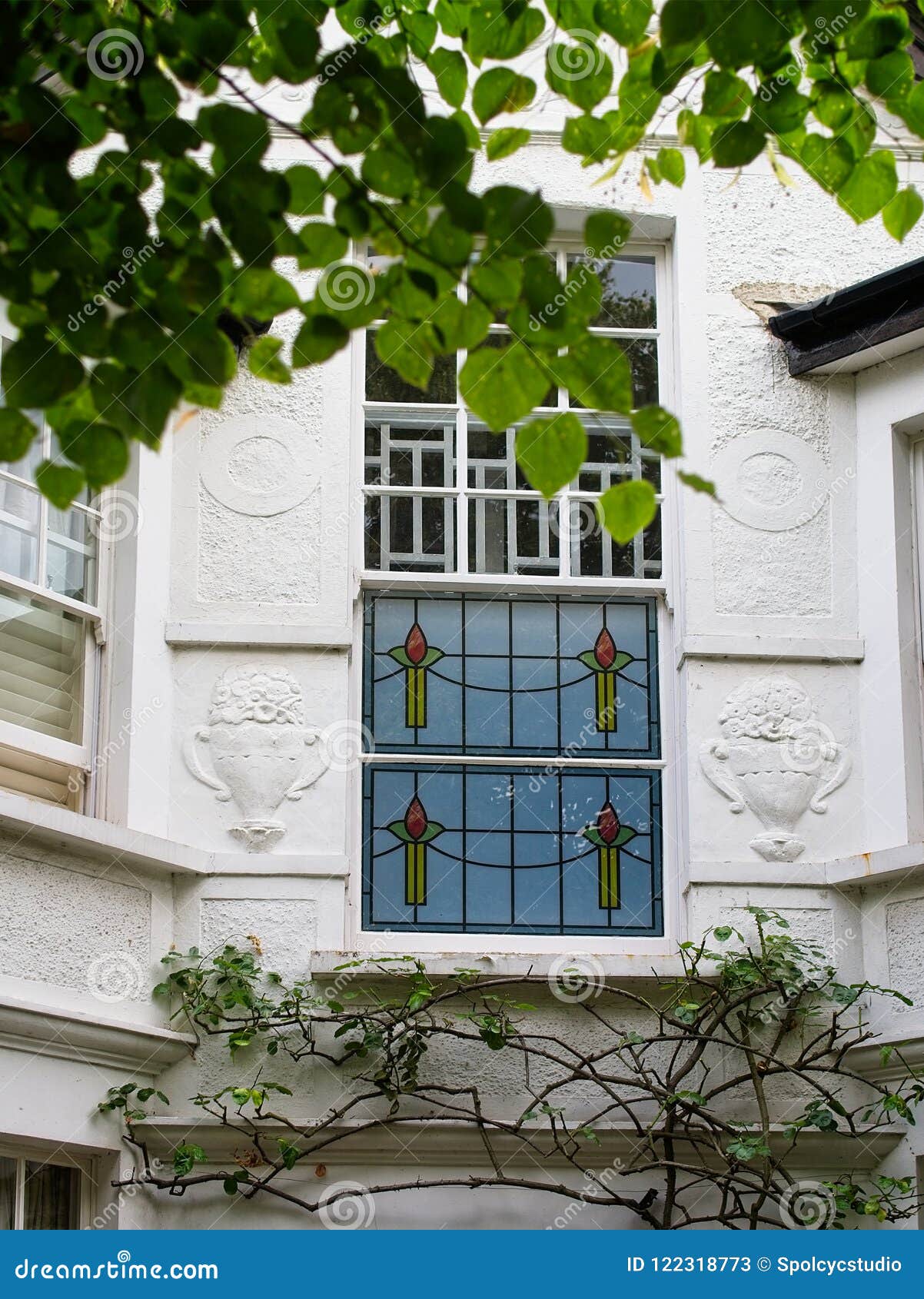 Vintage Art Deco Window imagen de archivo. Imagen de blanco - 122318773